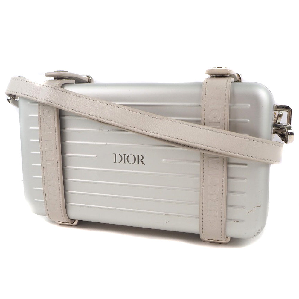 Facebook Pinterest Twitter